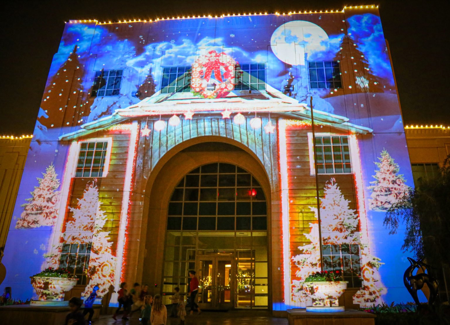 A Date Night Bucket List for Celebrating the Holidays in Winter Garden